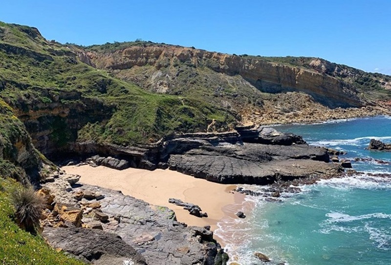 Fica a 40 km de Lisboa uma das praias mais secretas de Portugal